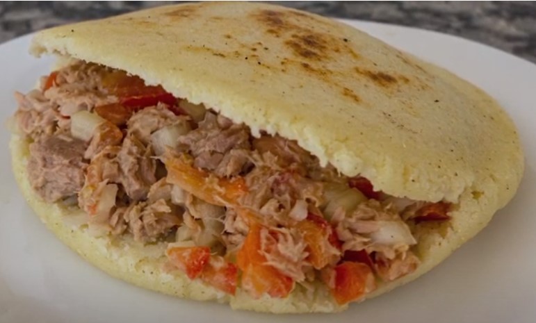 AREPA RELLENA GOURMET - Lechona kennedy